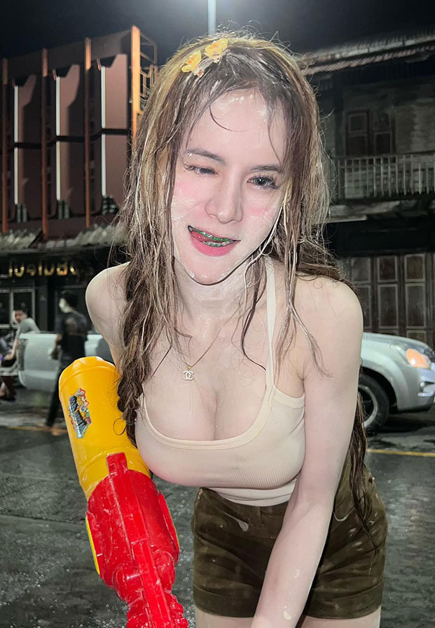 ประวัติ Anny Aphinya เน็ตไอดอลสวย ผิวขาว เซ็กซี่ขวัญใจหนุ่มๆ